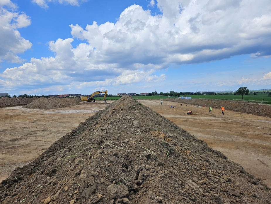 Výstava | The Past Beneath the Wheels (1-31 August 2025), Říčany - ARUP